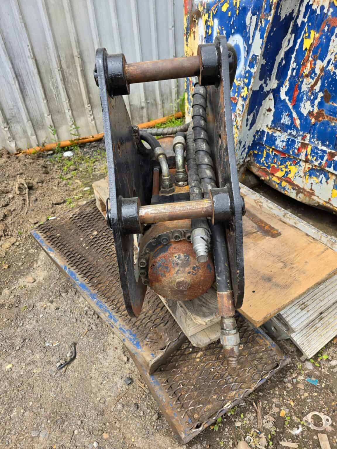 JCB BREAKER WITH 40MM PINS - CarLuv